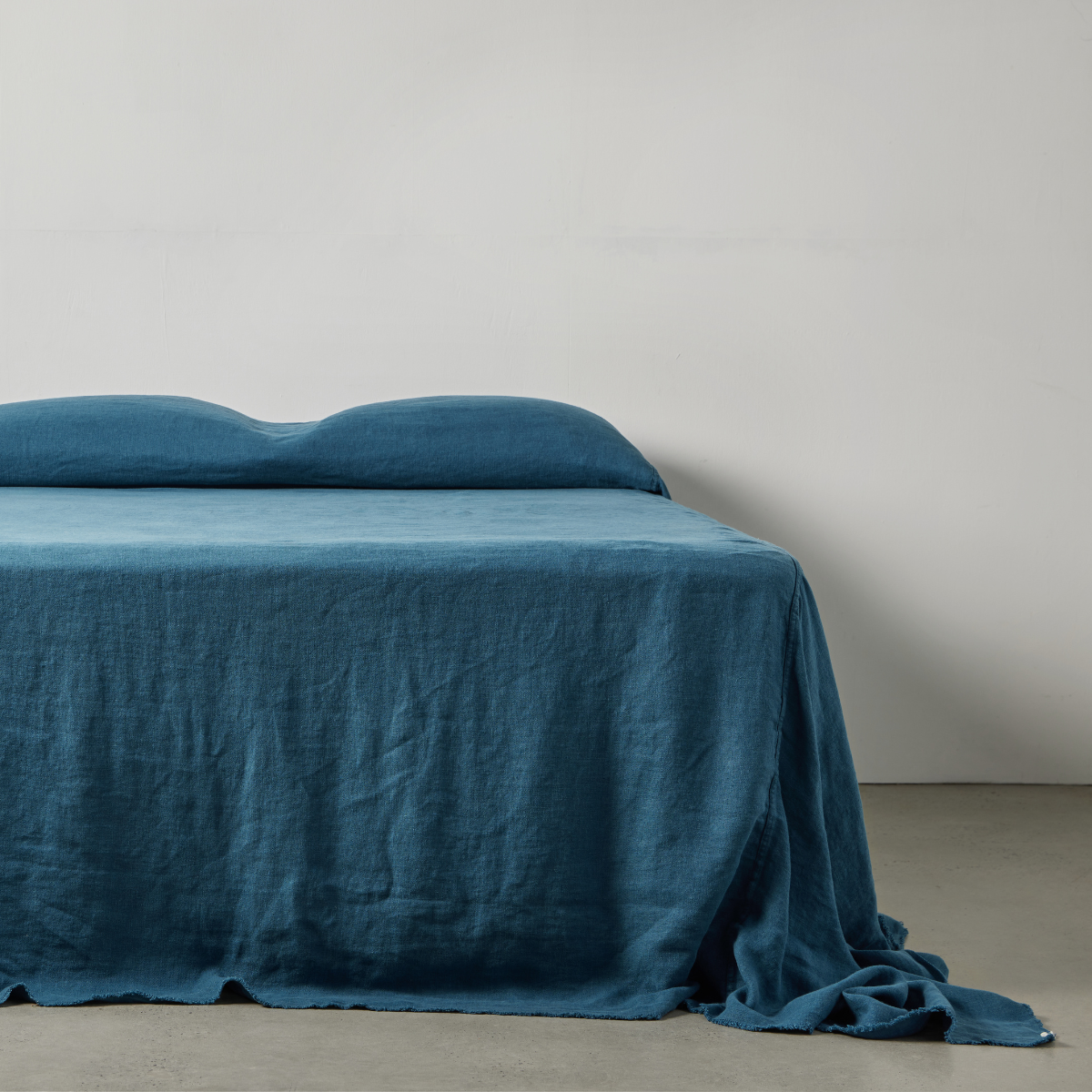 Oversized Heavy Linen Bed Cover in Midnight – IN BED Store